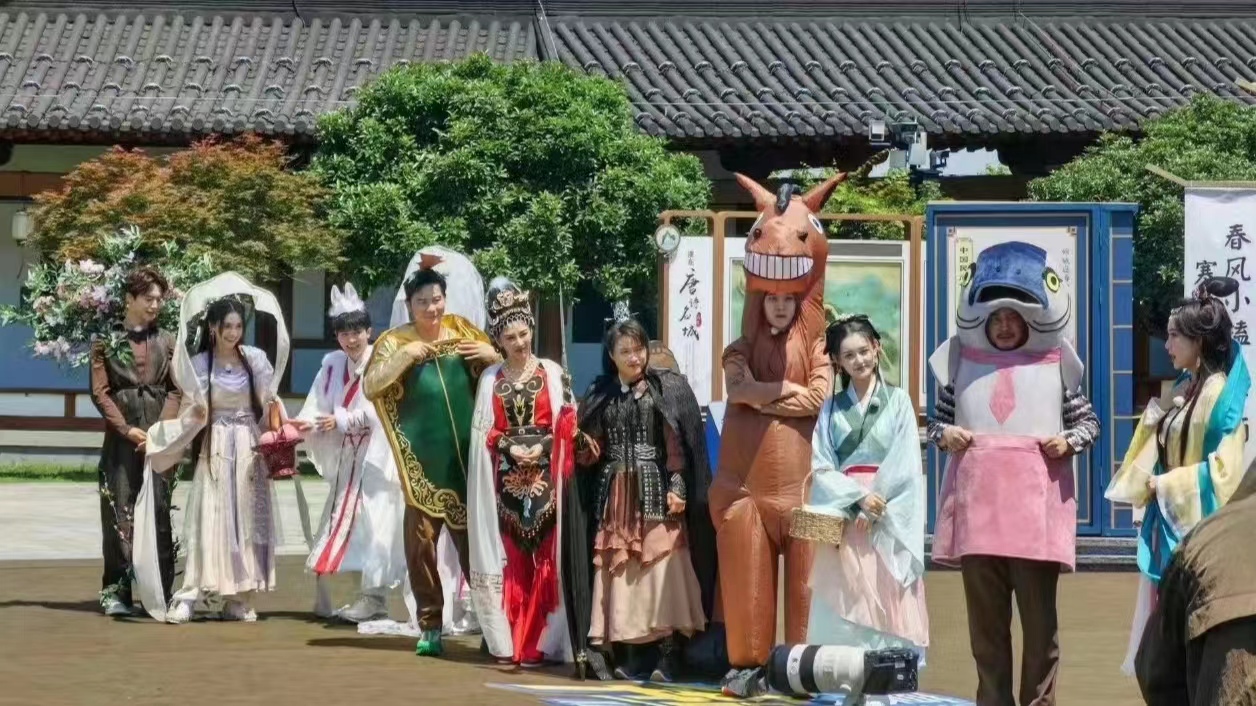 The Myth of Running Man Couples: Zhou Shen Bailu Yang Ying COS Jade ...