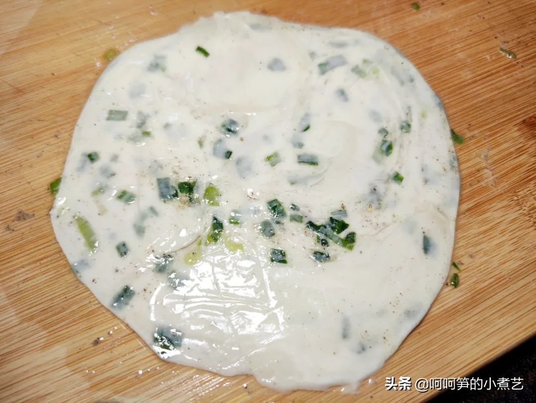 Don't throw away the leftover dumpling skins, make them into scallion ...