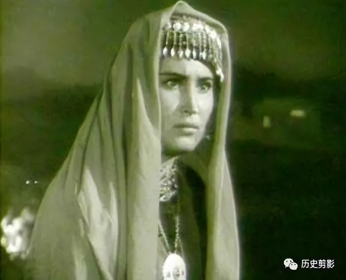 Coquettish and Feminine: Counting the Female Agents in Red Movies - iMedia