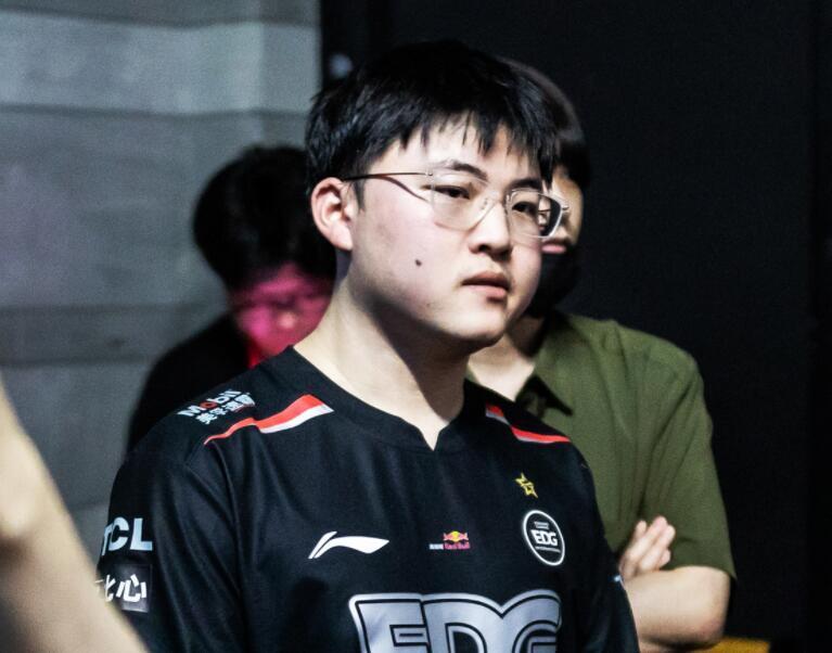 EDG voice announcement, FOFO quickly apologized after grabbing uzi pentakill, Ale intentionally ...