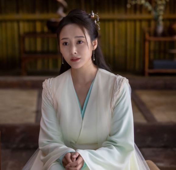 Xuanyuan Qingfeng, played by Li Chun, is the 14th beauty in "Fighting ...