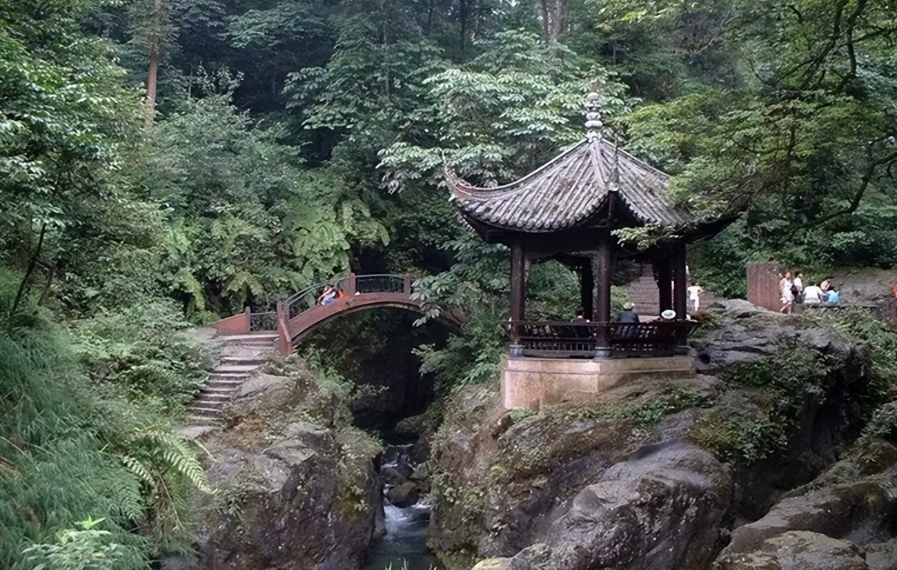 The famous Taoist mountain in Chengdu - Mount Qingcheng - iNEWS