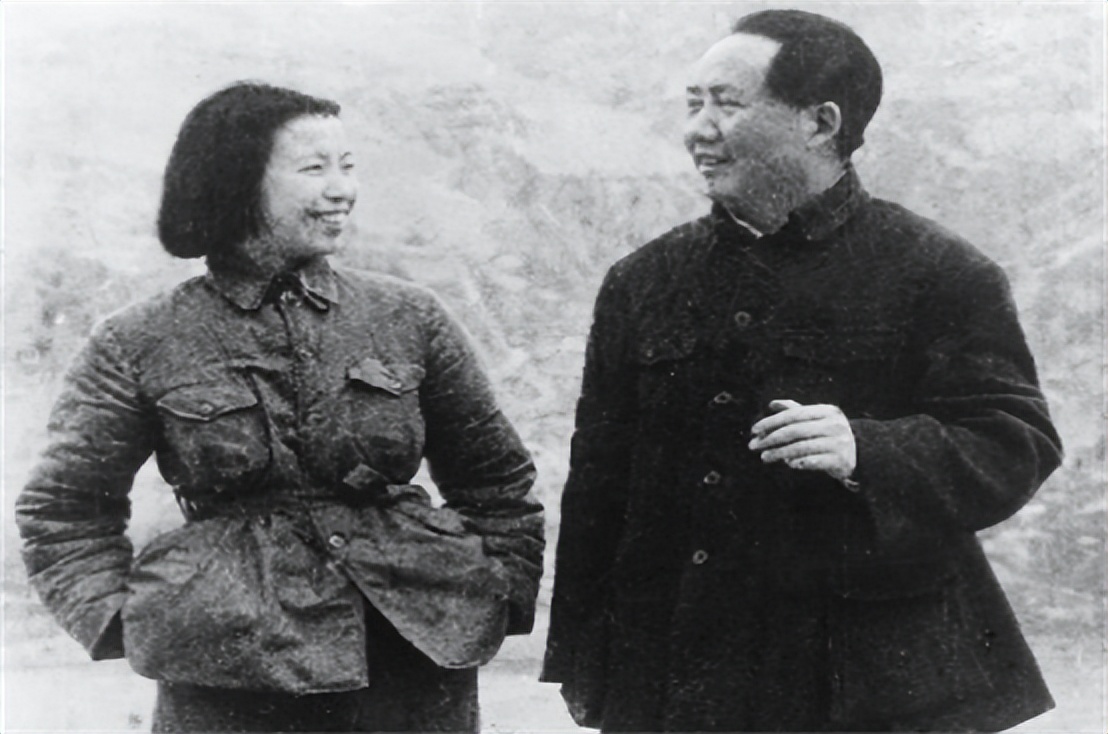 Jiang Qing's cemetery in Beijing: simple and shabby. Only after reading ...