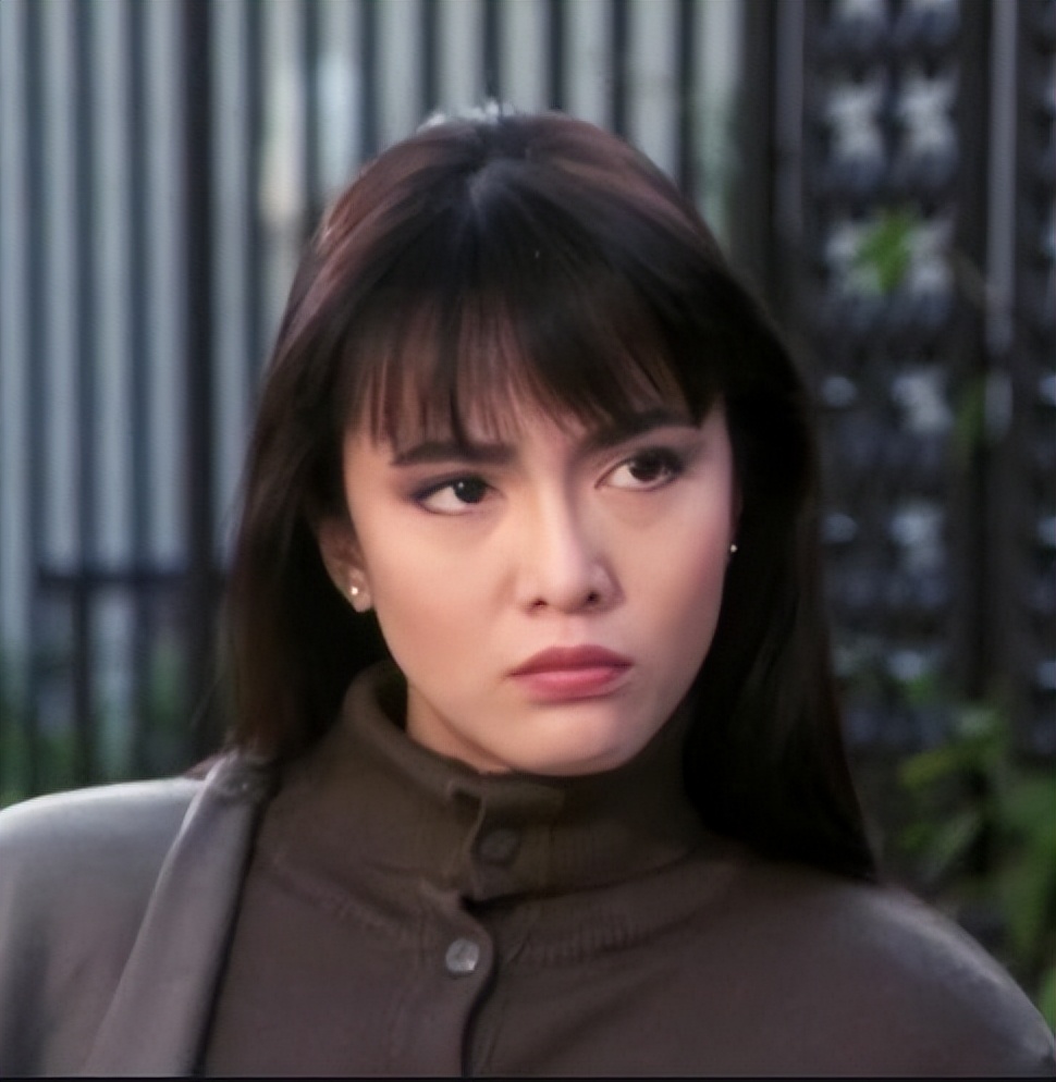 Zheng Yuling completed the hosting of Miss Hong Kong, her slender ...