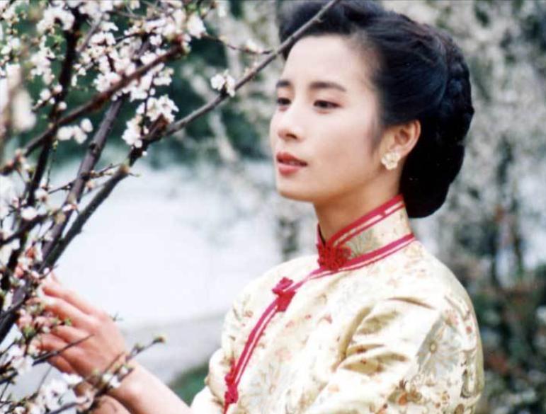 Remember "dumb bride" Yue Ling? After 17 years of retirement, how is ...