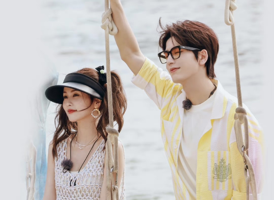 Bailu Zhang Linghe's sweet person set up a car overturned, the director taught him how to ...