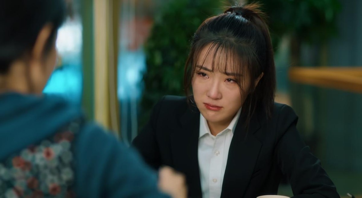 "Happiness to Ten Thousand Homes" "Old Pervert" Lawyer Han, staring at ...