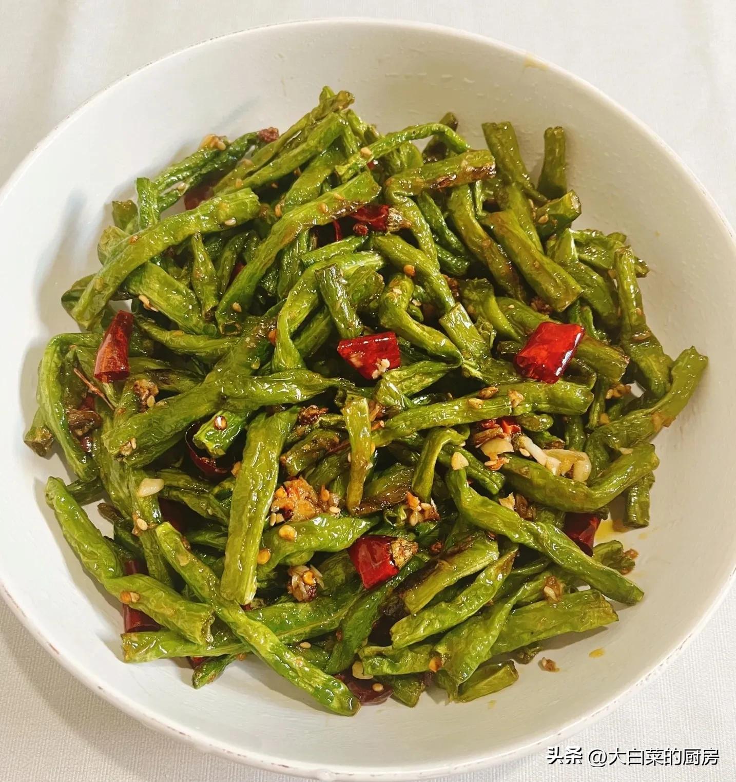 Stir-fried cowpea with strong burnt aroma is really a good dish for ...