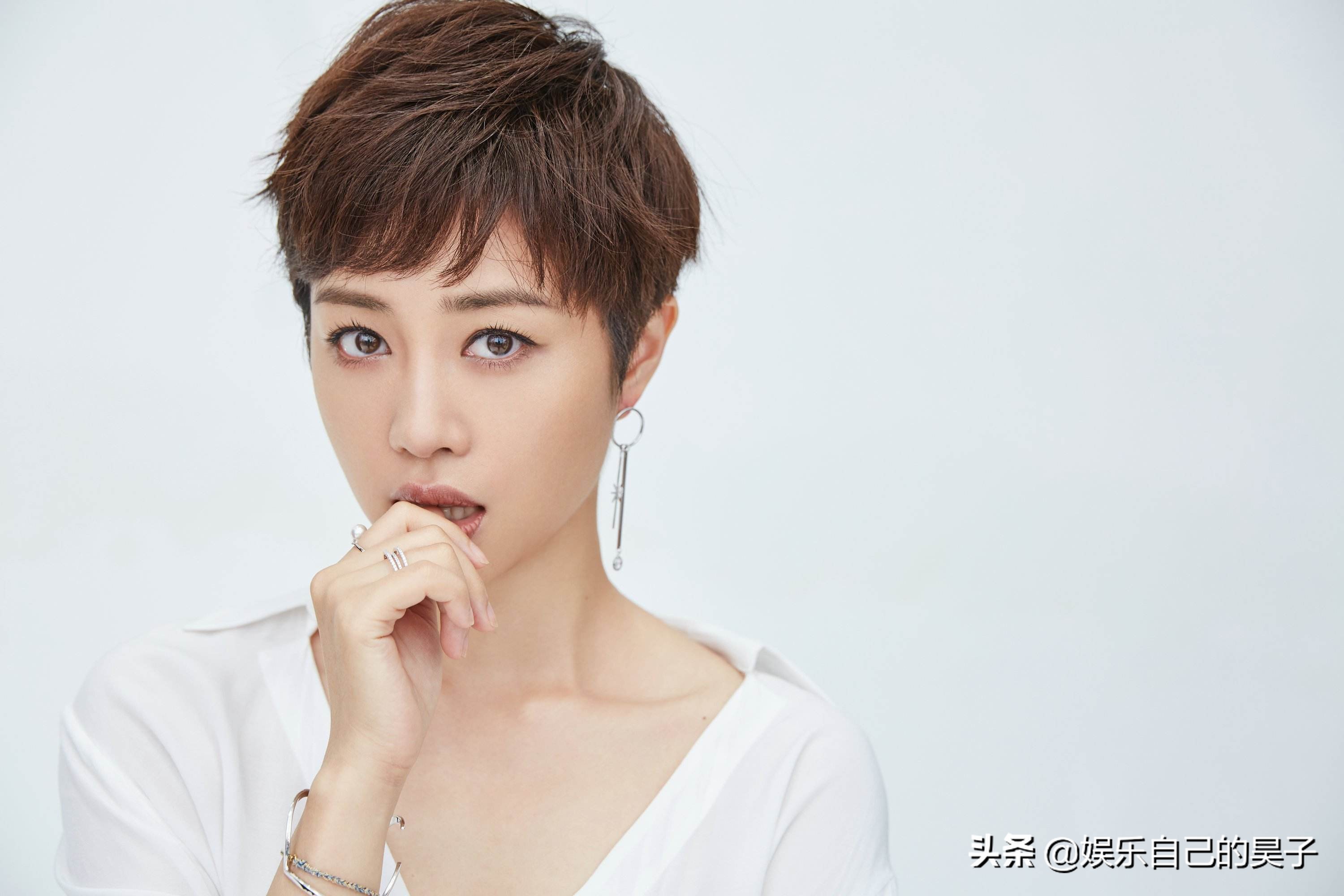 The TV series "Outside Court" starring Luo Jin and Jiao Junyan is about ...