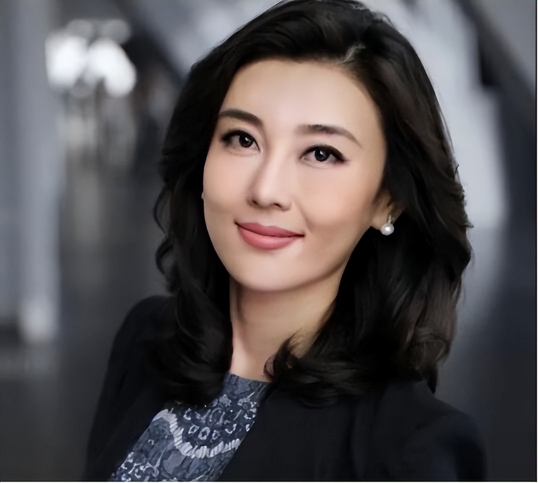 CCTV beauty anchor Li Hong: She escaped marriage and was once rumored ...