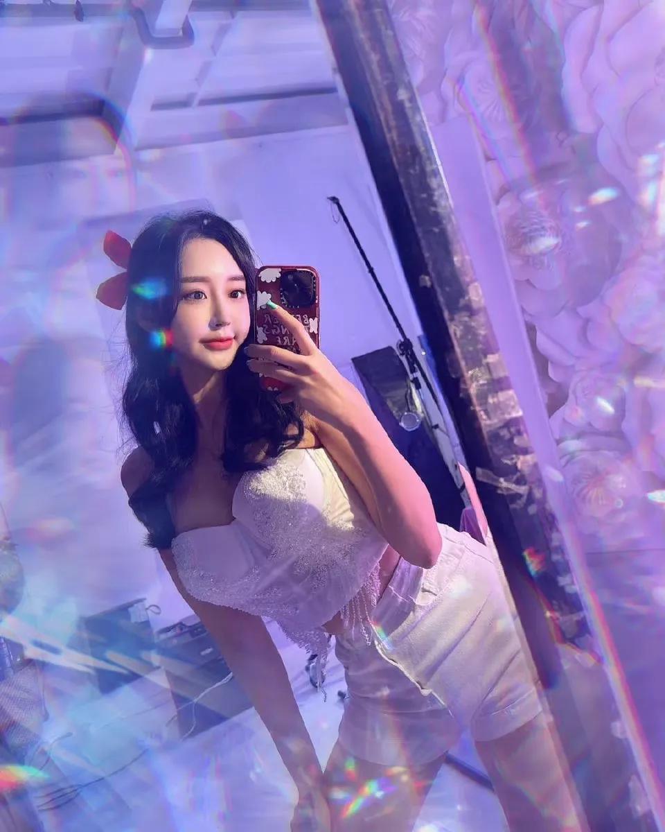 Min Chae Yoon Han Ji Oh Double Mix Show - iMedia