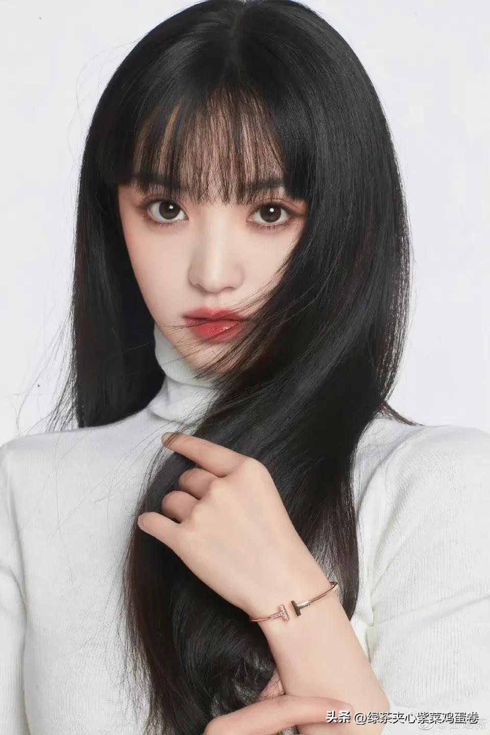 Zhao Lusi's latest look, the princess has neat bangs, netizens ...