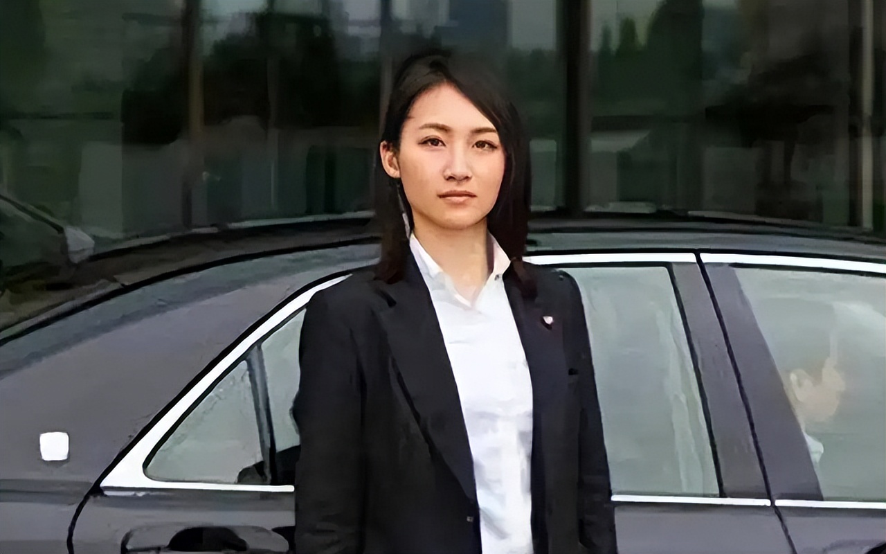 Moe Ishida, a beautiful bodyguard with a slow response, suitable for changing careers as a stunt ...