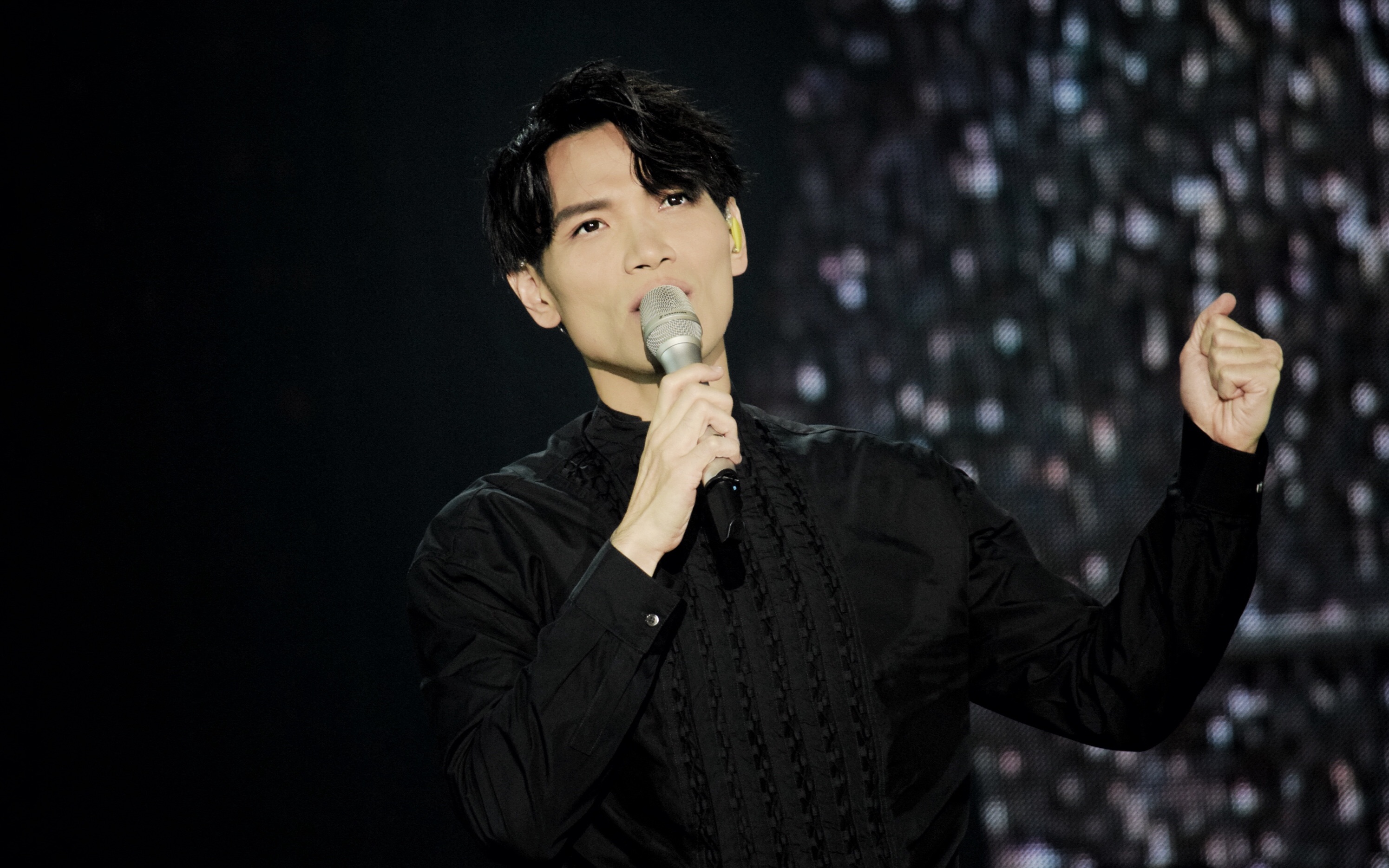 Yang Zongwei went crazy again! Singing the theme song of the movie "All ...