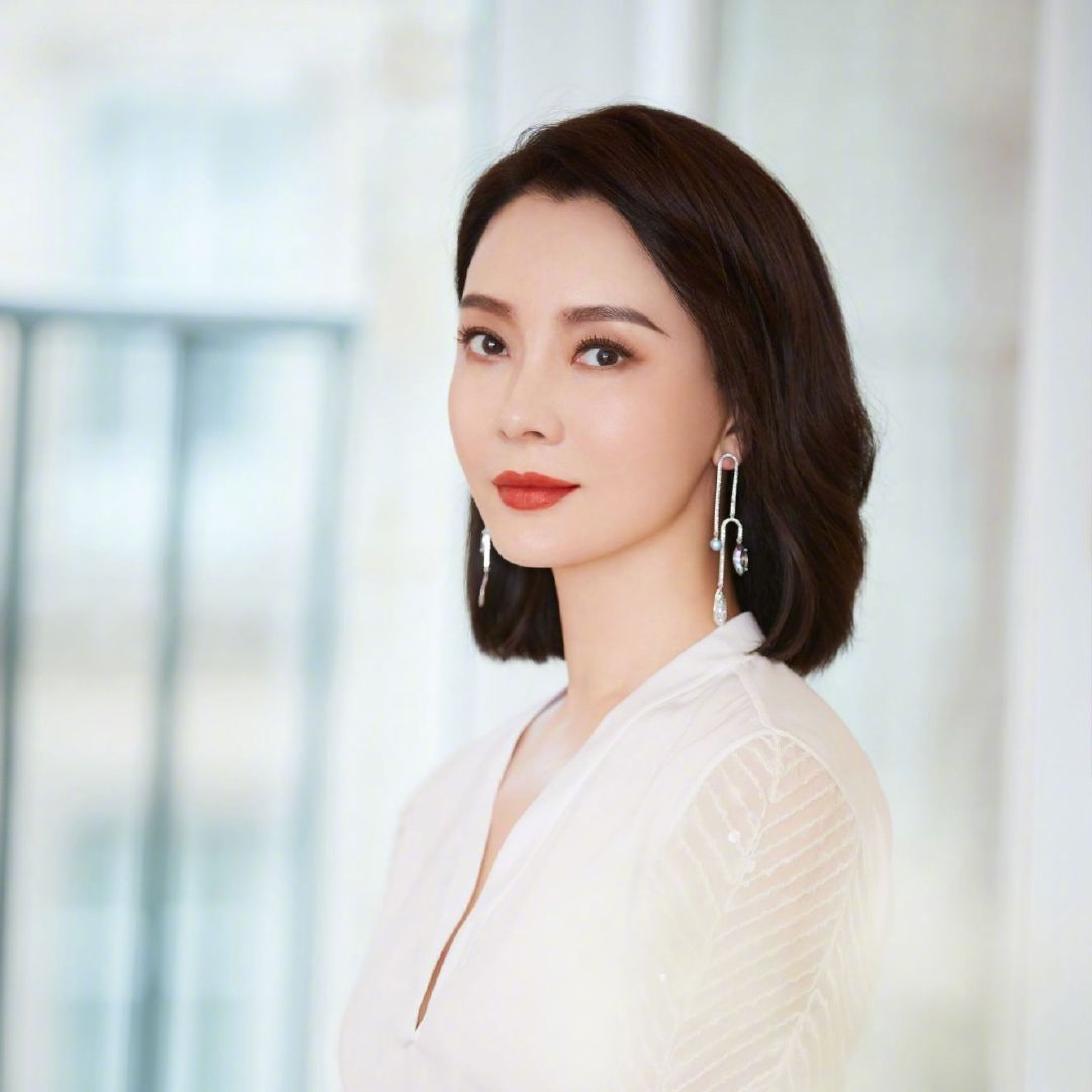 Appreciation of Chen Shu's self-portrait and beautiful photos - iNEWS