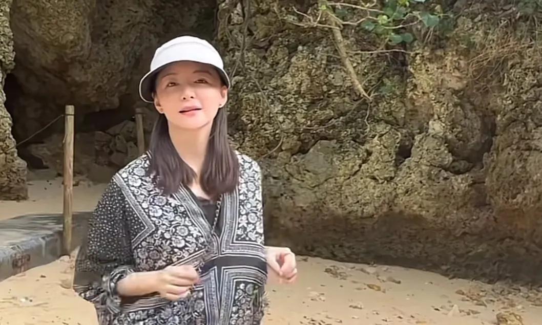 Xu Rongzhen and his wife did not forget to bring the goods when they ...