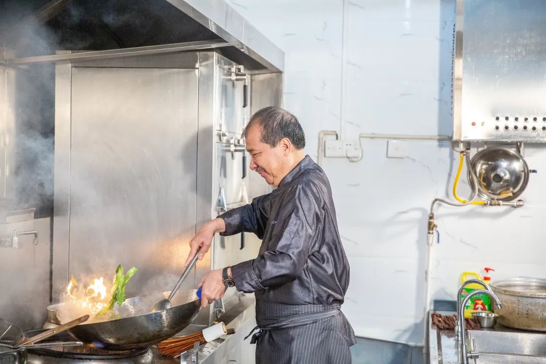 Listen to Master Lin Zhenguo, the Cantonese cuisine instructor, and ...