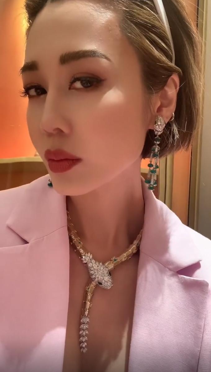 "Star Girl" Sun Jiajun lives abroad and wears a million necklace to ...