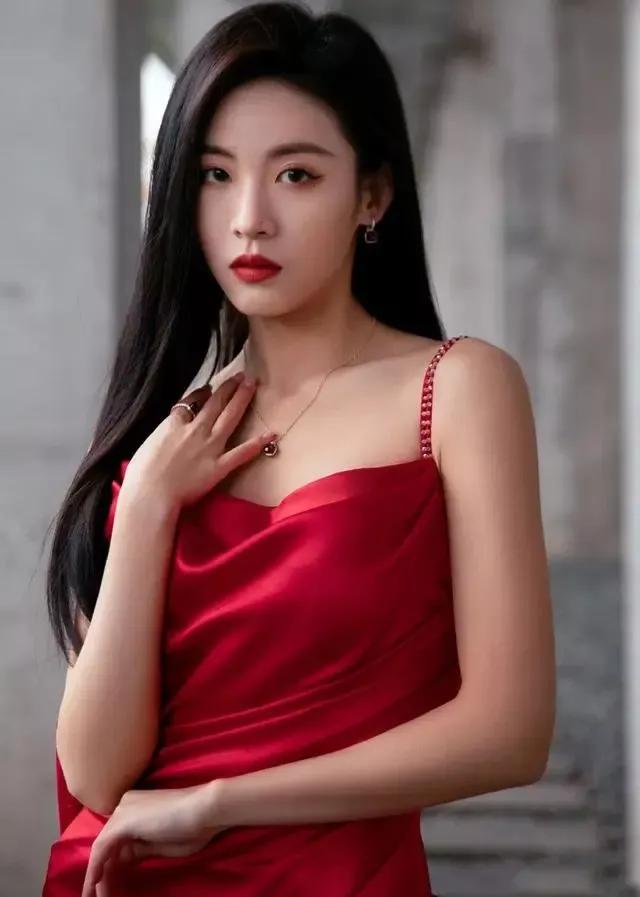 Sun Rui, a cold girl with natural beauty - iNEWS