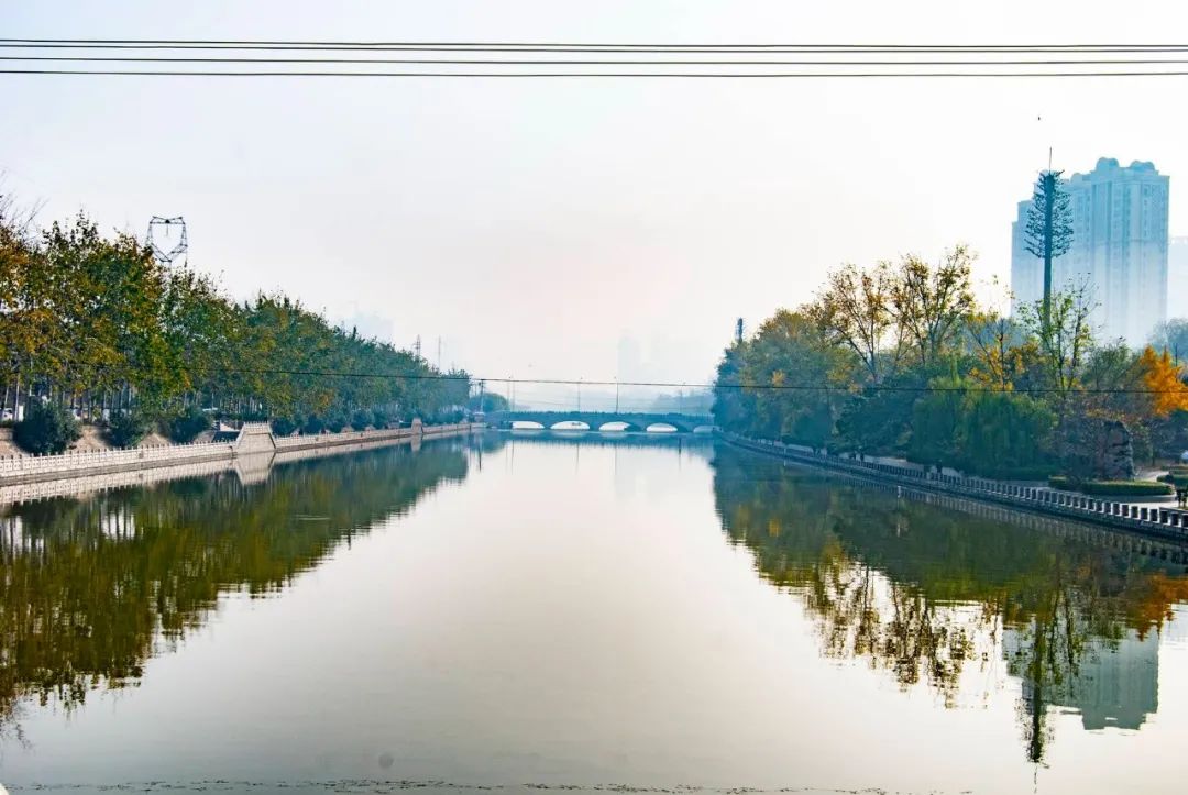 I sit on the bank of the Yellow River - iNEWS