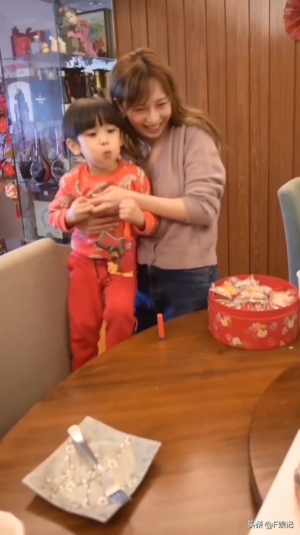 Gong Jiaxin suspects a new relationship and goes to Chen Kailin's house ...