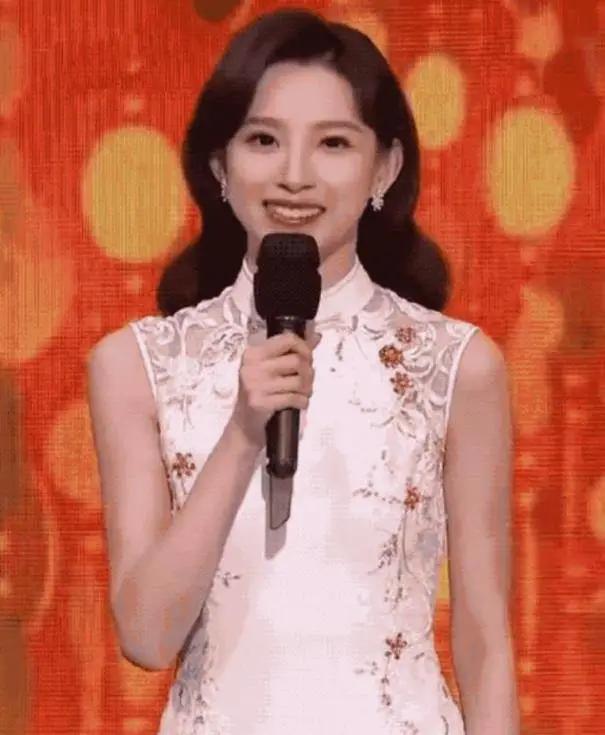 The host of the Spring Festival Gala, Ma Fanshu, has become a new ...