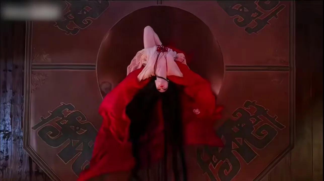 Daji transforms into a female ghost in red, stunning becomes ...