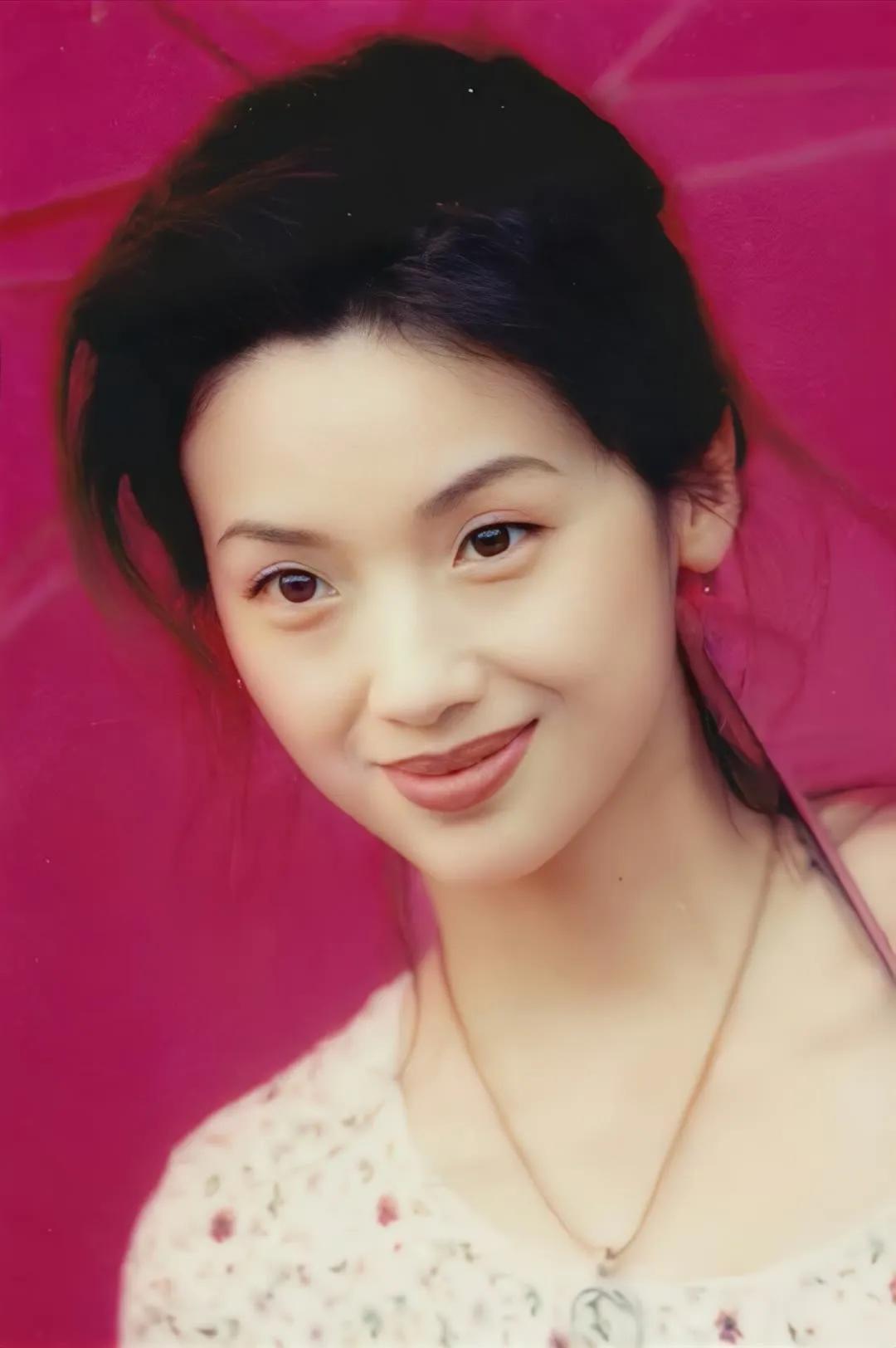 Young photos of Wu Qianlian when she was young - iNEWS