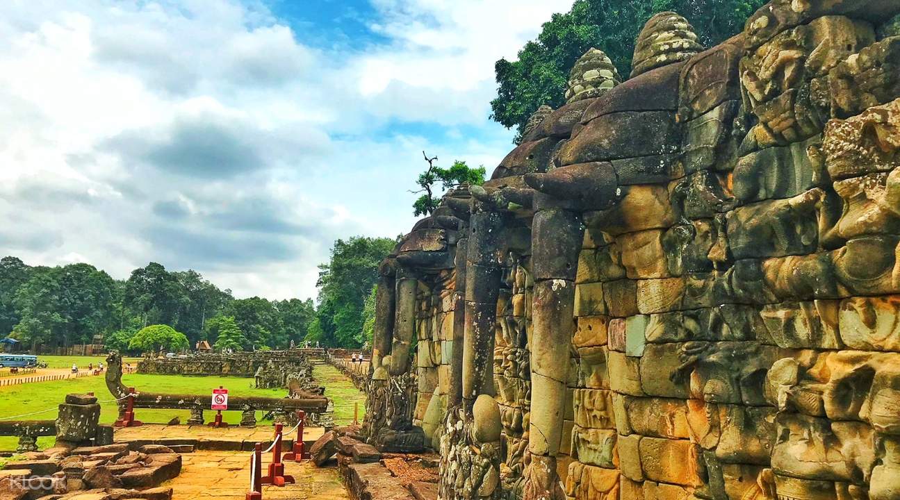 In the mysterious Angkor Wat, there is an ancient city 800 times larger ...