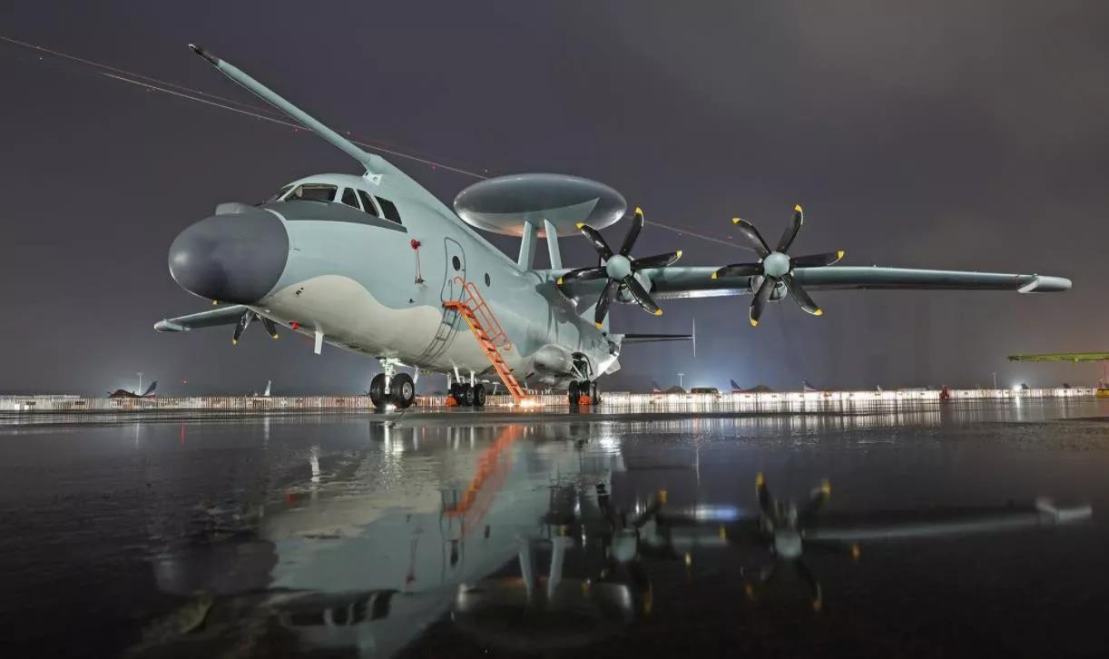 To overcome the speed difference, use a thick hose to refuel the air ...