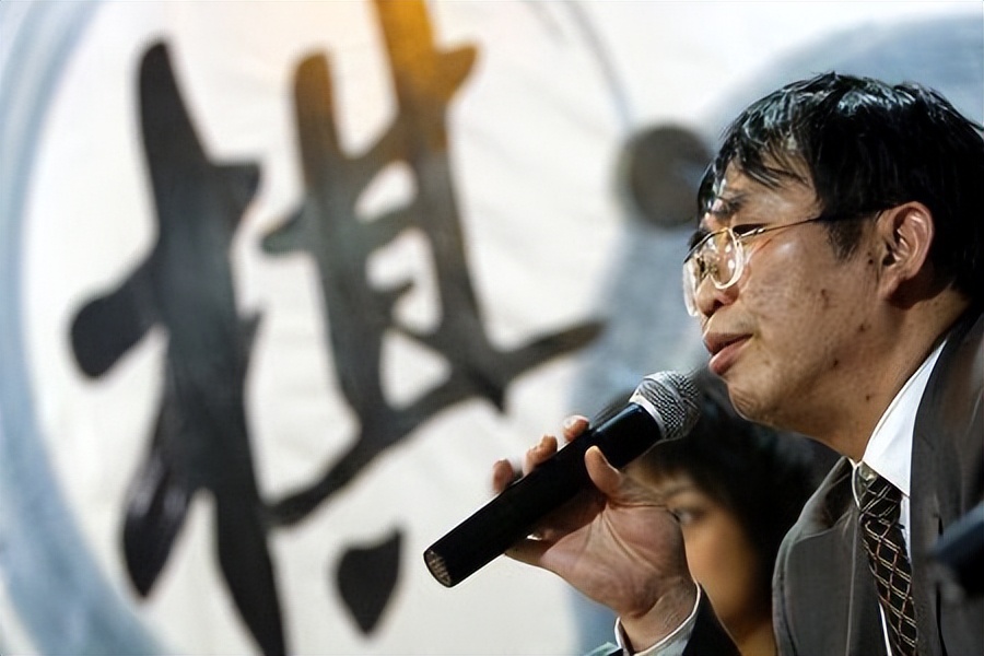 Nie Weiping's brilliant life, smoking, drinking, playing bridge, and ...