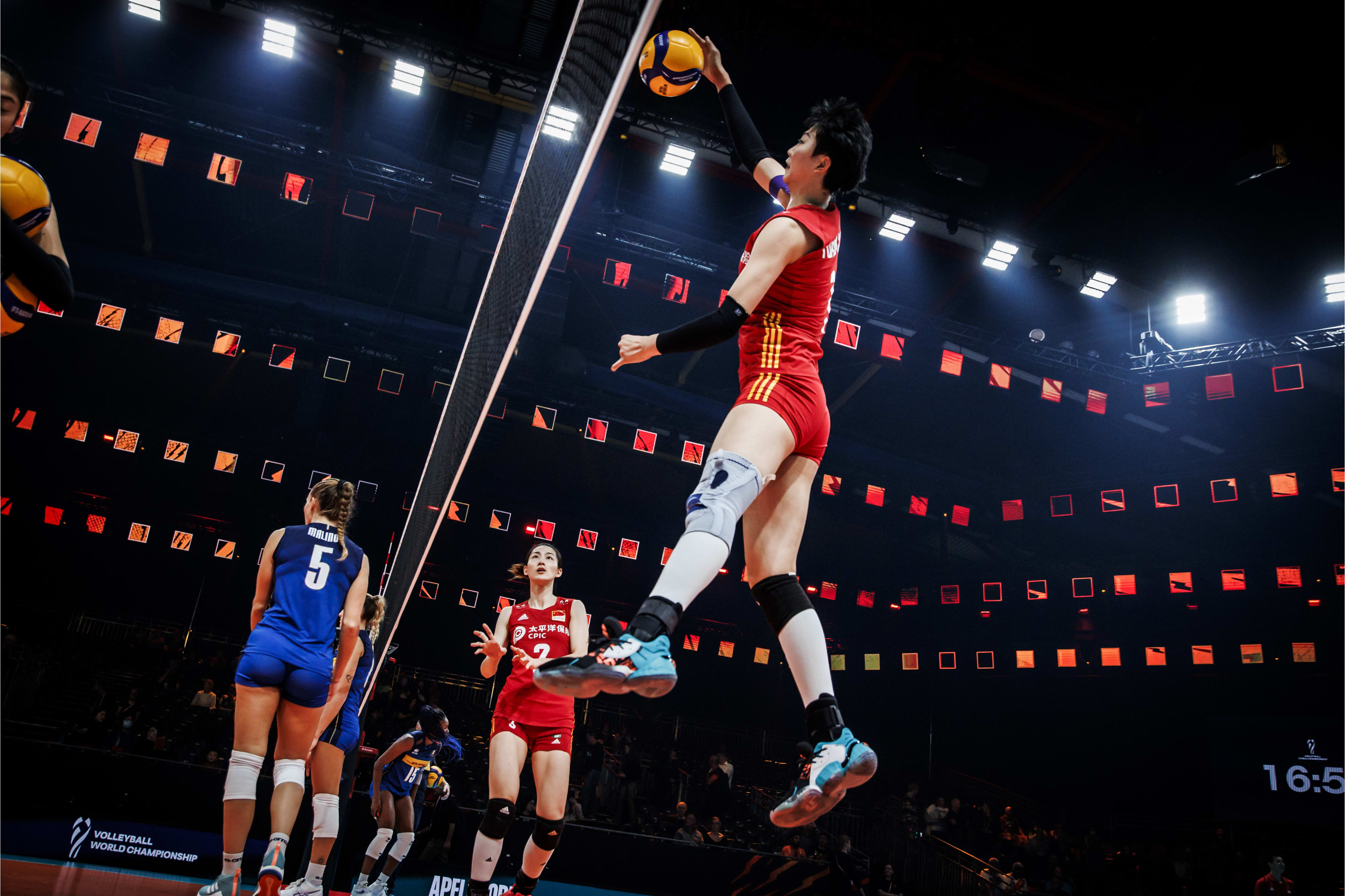 Li Yingying 14 points!The Chinese women's volleyball team lost 1-3 to ...