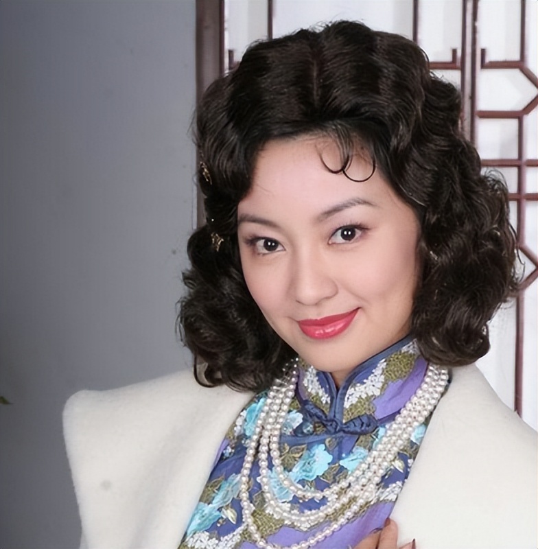 Actress Chen Xiuli, a costume goddess with a double harvest in love and ...