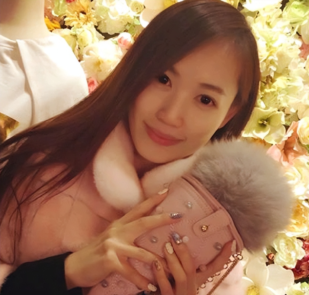 Ma Rong shared her luxurious daily life, driving a luxury car for a ...