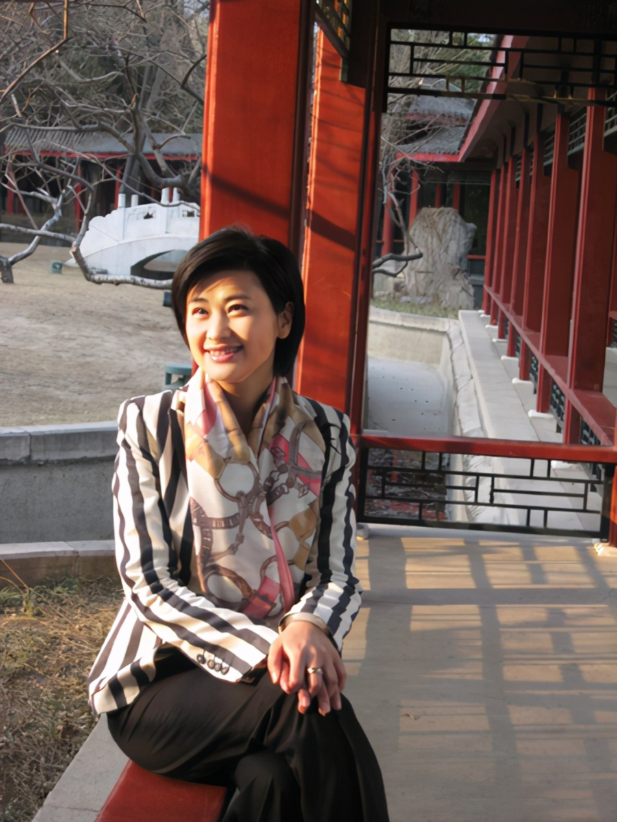 Phoenix TV host Wu Xiaoli, 25 years younger than her husband, helped ...