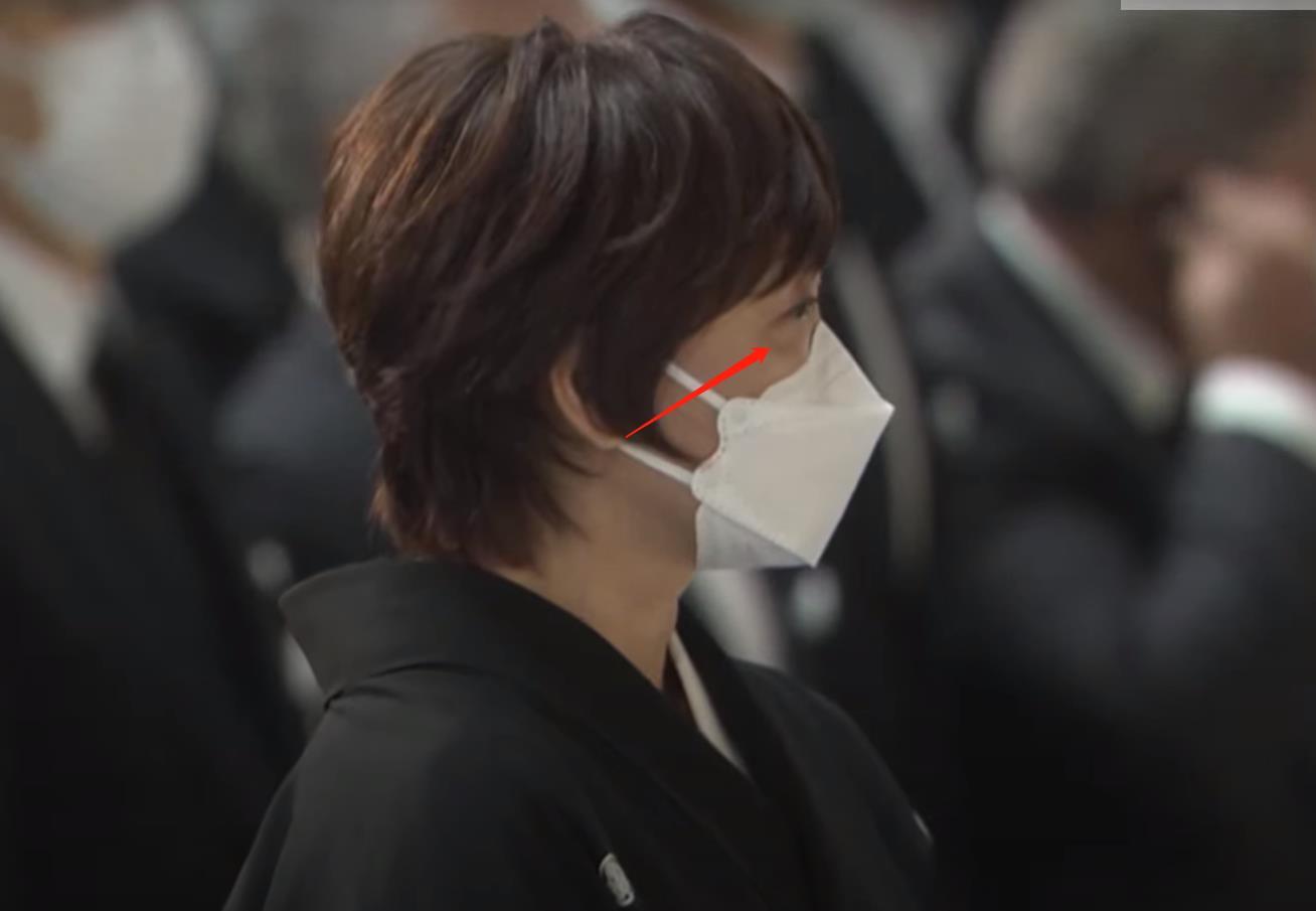 Abe's widow's eyes are swollen from crying!27-year-old Jiazi also came ...