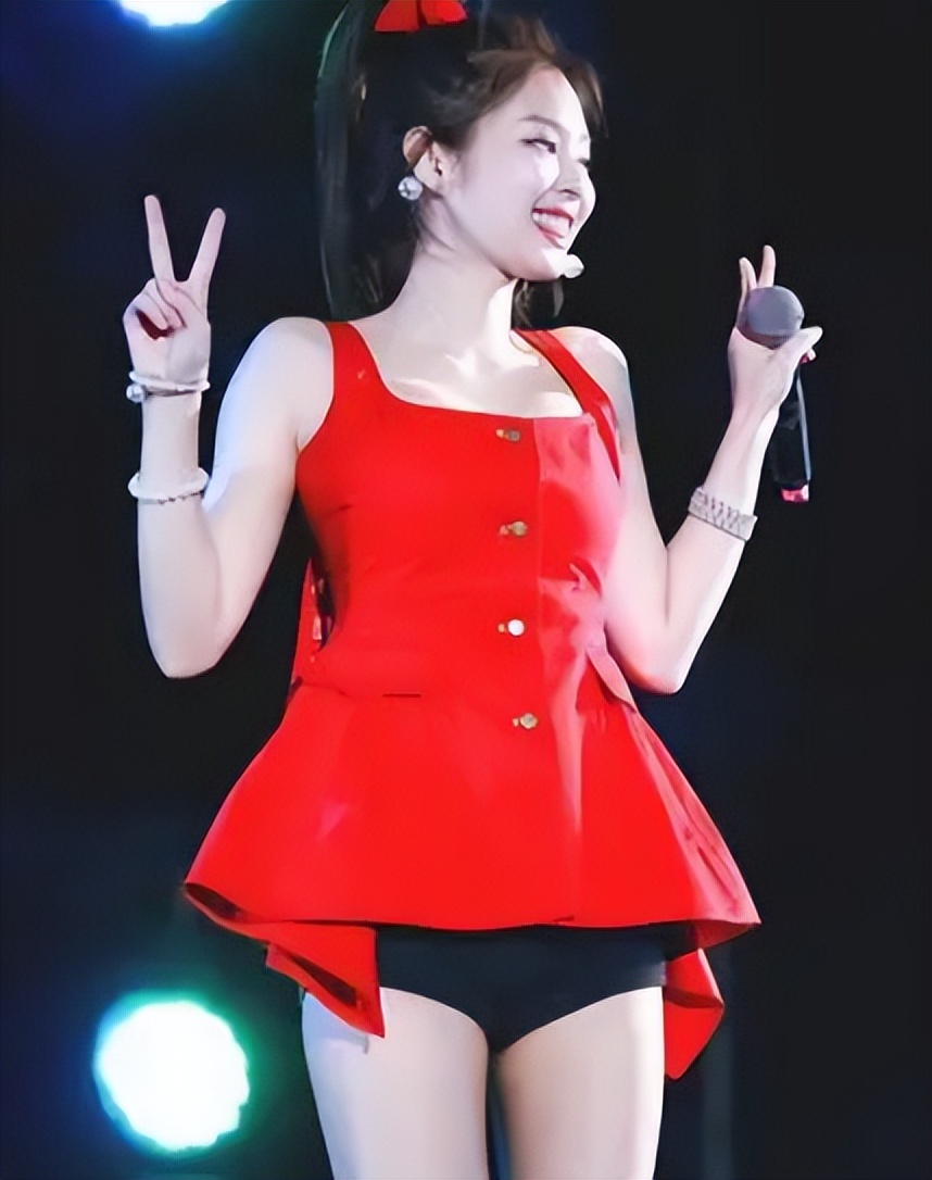 Korean actress Jennie's performance costume caused controversy again ...