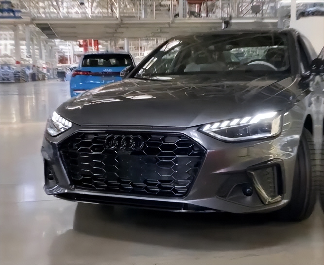 The real car of 2023 Audi A4L starry night appeared! With 2.0T, the sense of movement is ...