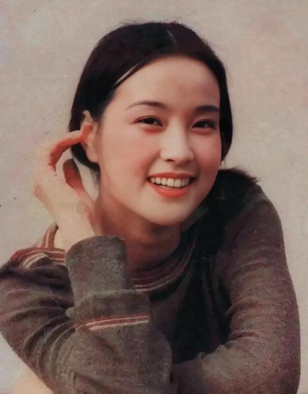 Beautiful photos of Liu Xiaoqing when he was young - iNEWS