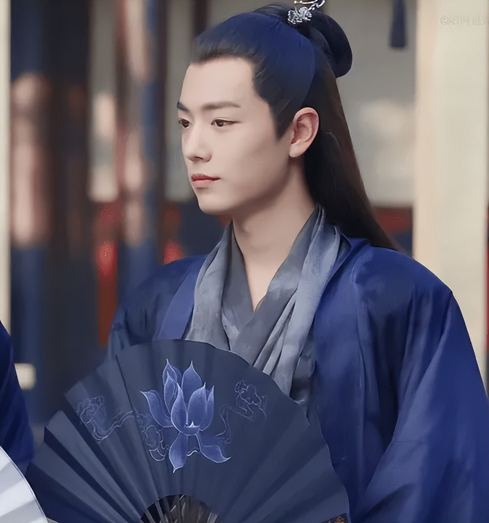 A fan in hand is so handsome!Domestic martial arts prefer fans as ...