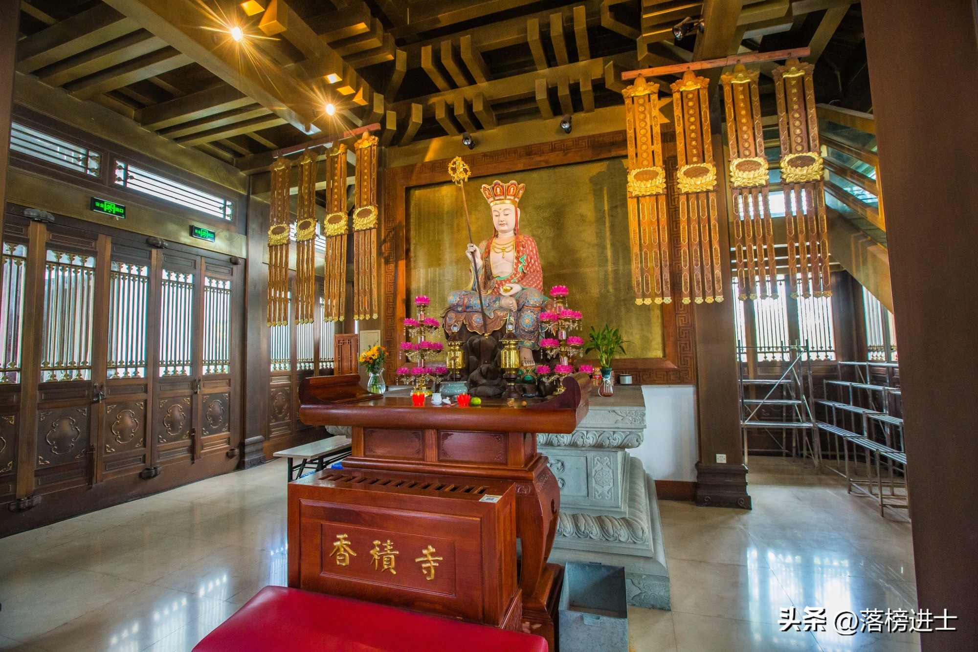Hangzhou has a temple in the busy city, which is simple and quiet, and ...