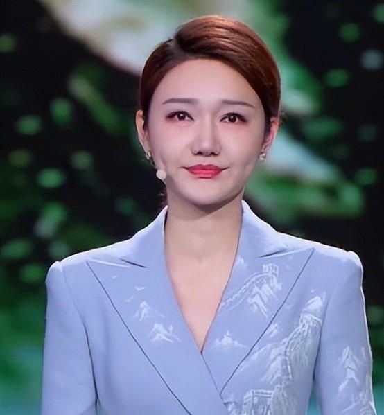 33-year-old CCTV host Long Yang: He blew himself up as a "Moonlight ...