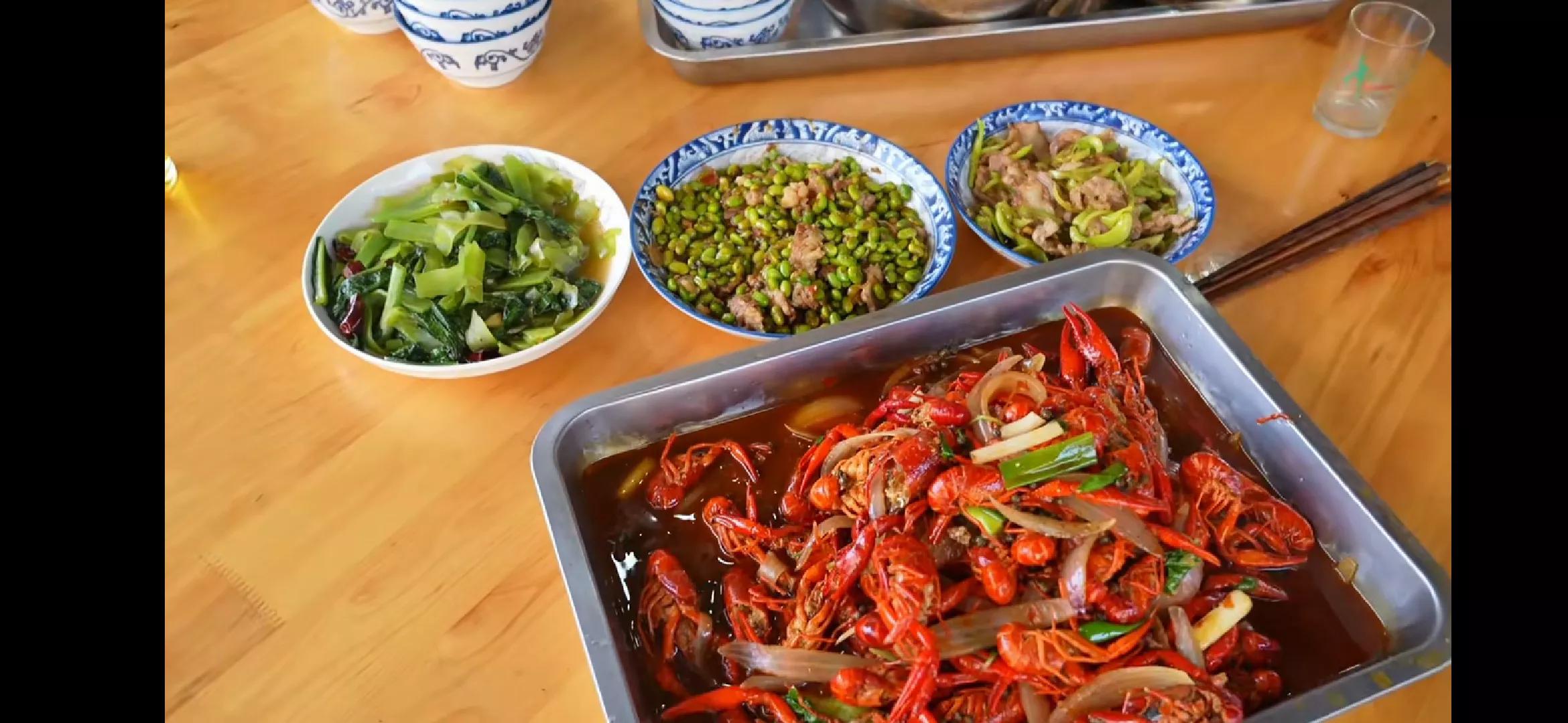 The type father type mother provides the team with improved meals - iNEWS