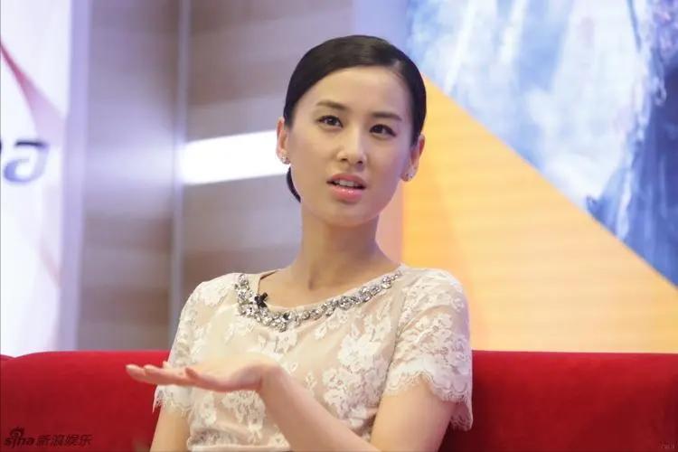 Huang Shengyi celebrates her husband's birthday with her family, her 20 ...