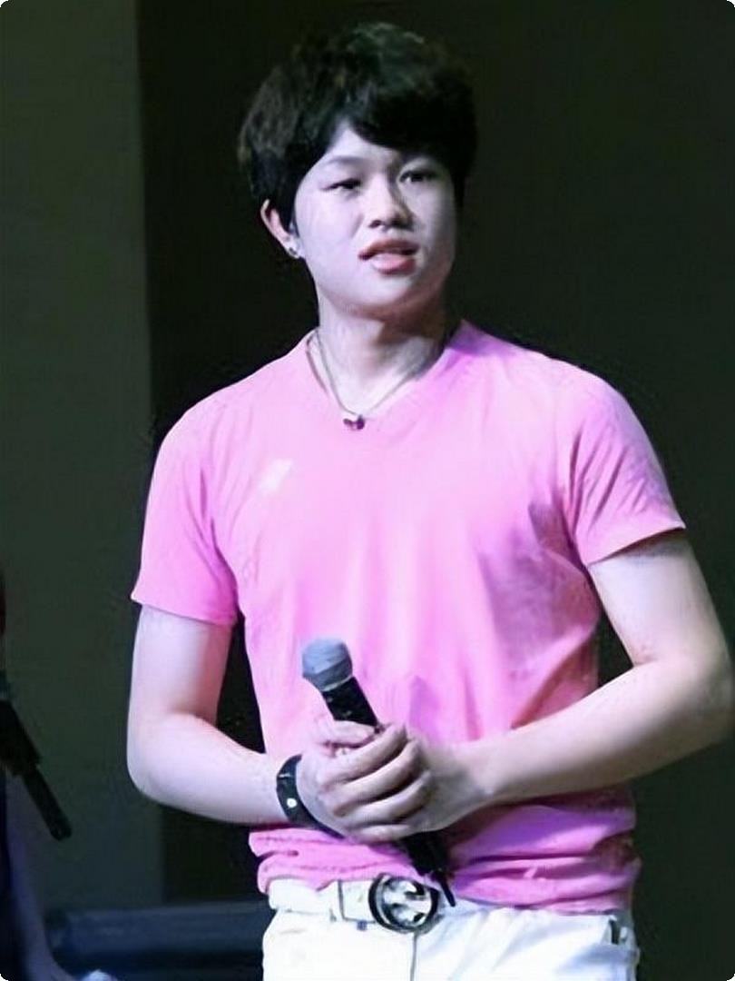 Li Tianyi's first group photo was revealed after he was released from ...