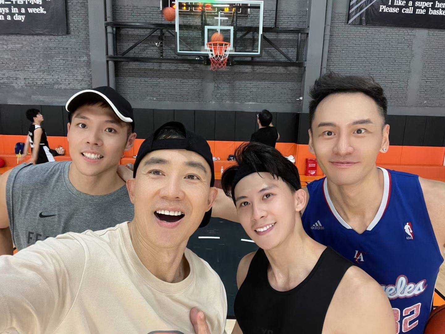 Have been "rolled" to!Gu Youming and Liu Genghong group fitness ...