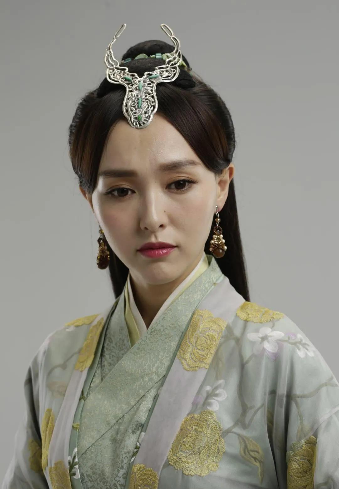 Tang Yan's face-taking photo shows how many female stars of her ...