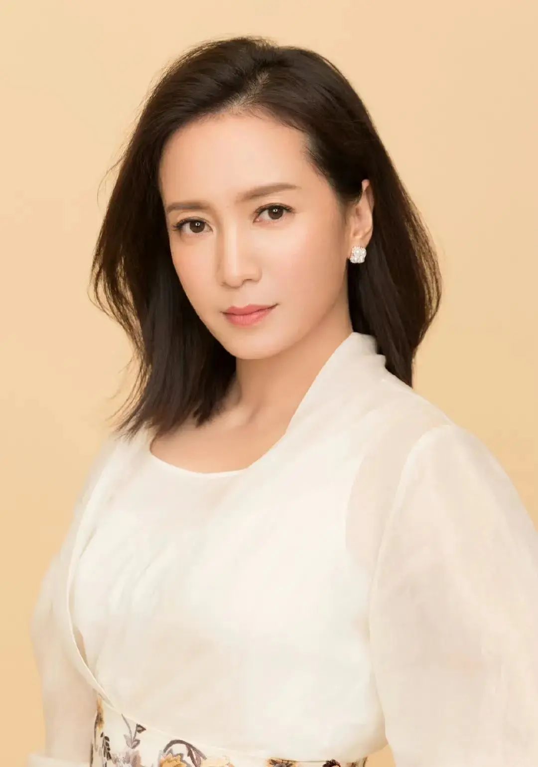 Actor Hu Xiaoting: Her mother was paralyzed and her father was ...