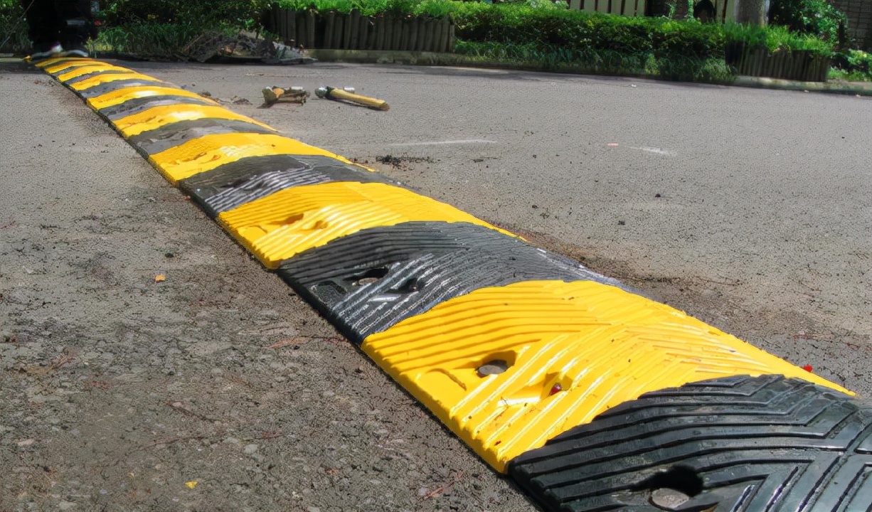 Intelligent speed bump BIV, typical "eat soft but not hard" - iNEWS