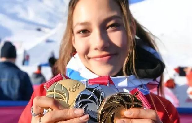 Gu Ailing's opening speech at Stanford University, which was already ...